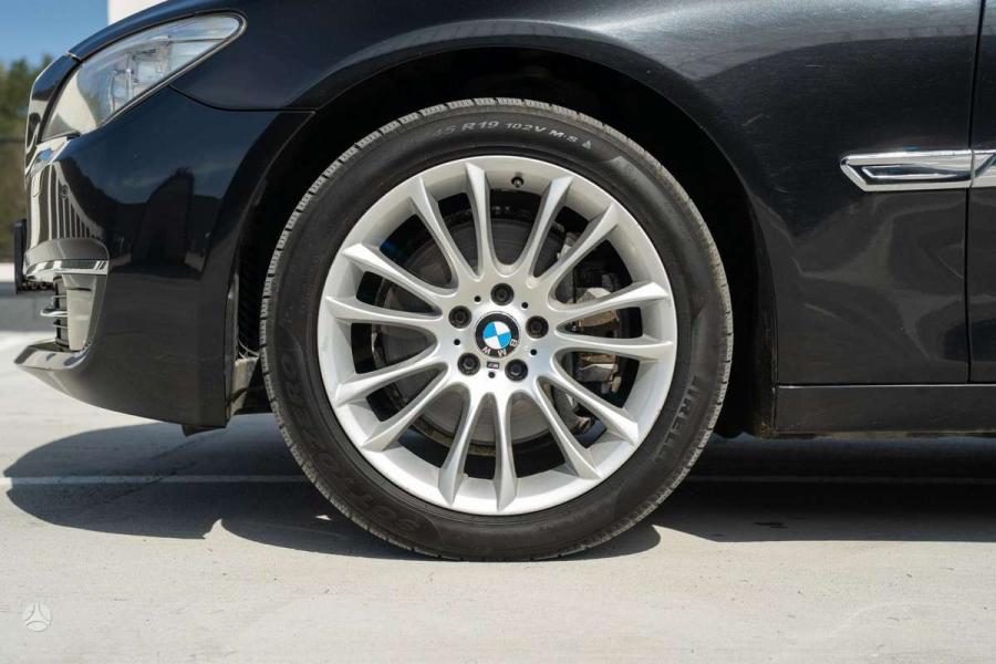 Black BMW 730 2014 in Vilnius, with an engine capacity of 2.99 L and mileage of 218 thousand km for 11250 €, photo 9 on AUTOMOTO.COM.LV