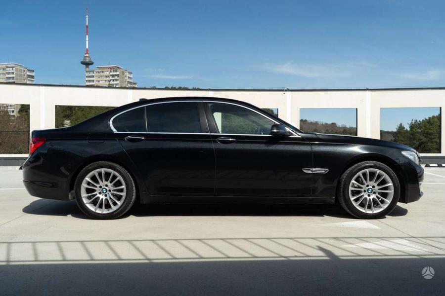 Black BMW 730 2014 in Vilnius, with an engine capacity of 2.99 L and mileage of 218 thousand km for 11250 €, photo 10 on AUTOMOTO.COM.LV