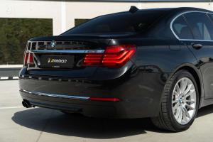 Black BMW 730 2014 in Vilnius, with an engine capacity of 2.99 L and mileage of 218 thousand km for 11250 €, photo 13 on AUTOMOTO.COM.LV