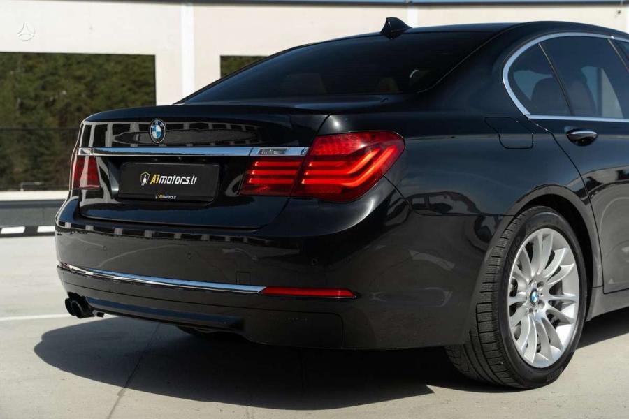Black BMW 730 2014 in Vilnius, with an engine capacity of 2.99 L and mileage of 218 thousand km for 11250 €, photo 13 on AUTOMOTO.COM.LV