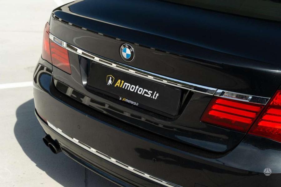 Black BMW 730 2014 in Vilnius, with an engine capacity of 2.99 L and mileage of 218 thousand km for 11250 €, photo 14 on AUTOMOTO.COM.LV