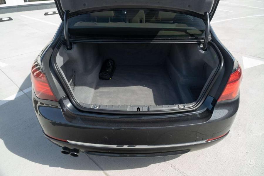 Black BMW 730 2014 in Vilnius, with an engine capacity of 2.99 L and mileage of 218 thousand km for 11250 €, photo 16 on AUTOMOTO.COM.LV