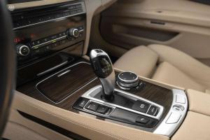 Black BMW 730 2014 in Vilnius, with an engine capacity of 2.99 L and mileage of 218 thousand km for 11250 €, photo 19 on AUTOMOTO.COM.LV