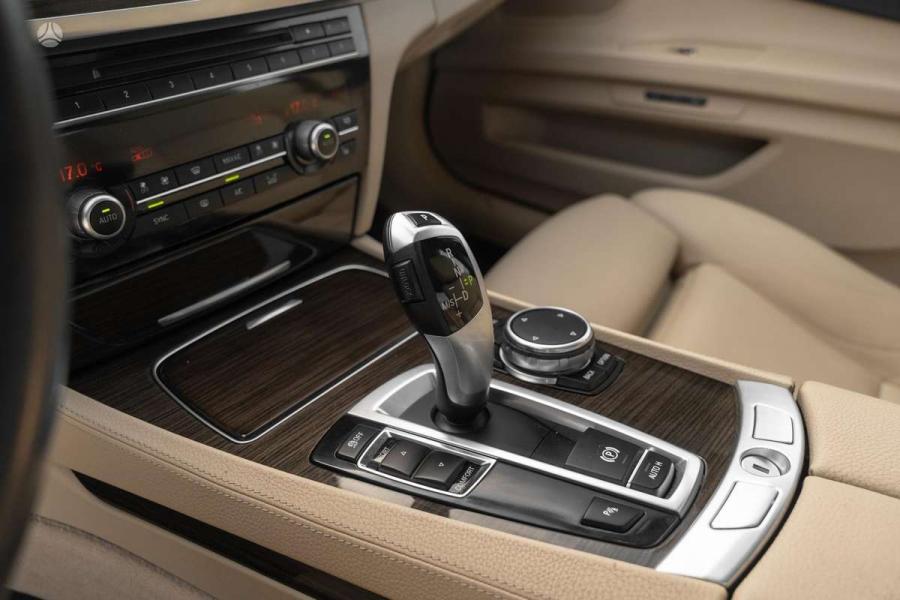Black BMW 730 2014 in Vilnius, with an engine capacity of 2.99 L and mileage of 218 thousand km for 11250 €, photo 19 on AUTOMOTO.COM.LV