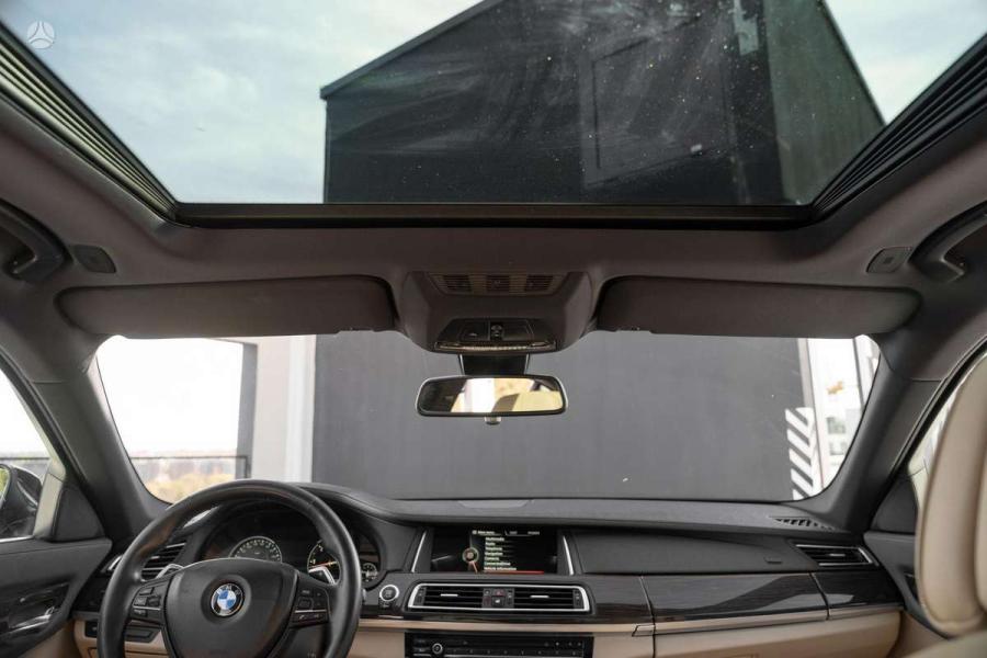 Black BMW 730 2014 in Vilnius, with an engine capacity of 2.99 L and mileage of 218 thousand km for 11250 €, photo 22 on AUTOMOTO.COM.LV