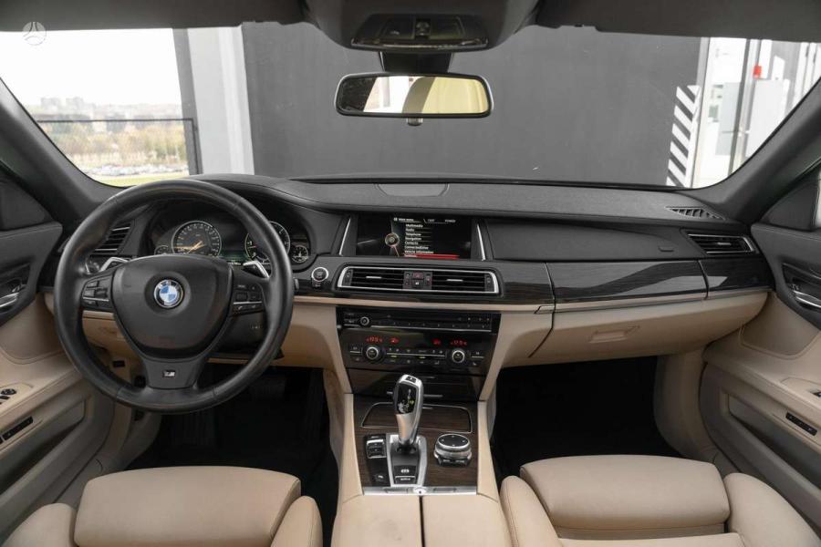 Black BMW 730 2014 in Vilnius, with an engine capacity of 2.99 L and mileage of 218 thousand km for 11250 €, photo 23 on AUTOMOTO.COM.LV