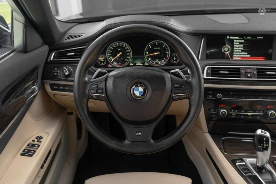 Black BMW 730 2014 in Vilnius, with an engine capacity of 2.99 L and mileage of 218 thousand km for 11250 €, photo 24 on AUTOMOTO.COM.LV
