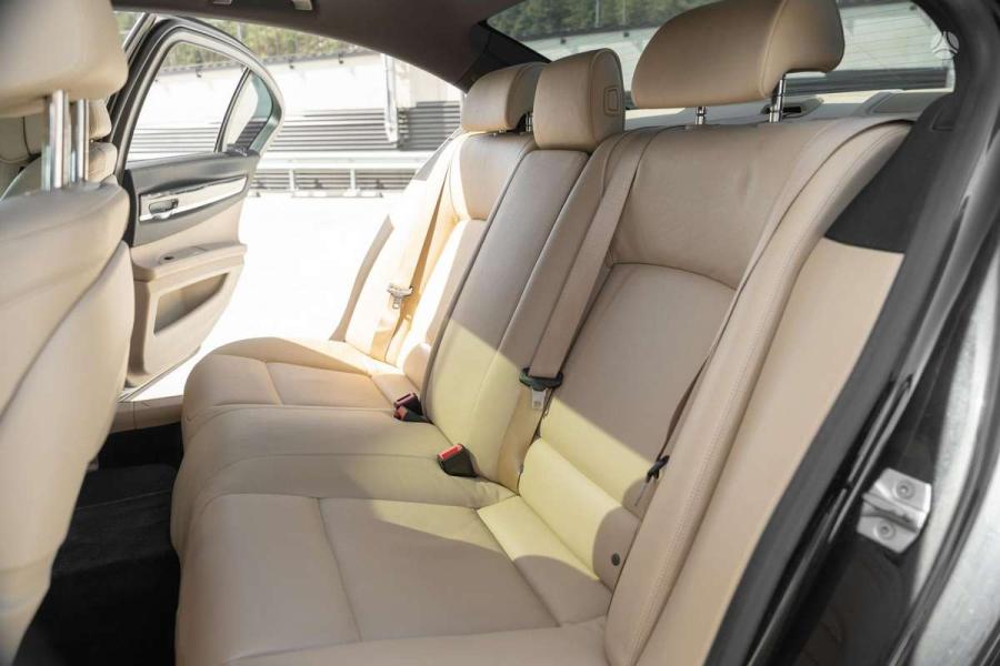 Black BMW 730 2014 in Vilnius, with an engine capacity of 2.99 L and mileage of 218 thousand km for 11250 €, photo 25 on AUTOMOTO.COM.LV