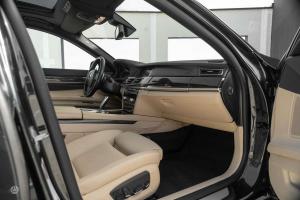Black BMW 730 2014 in Vilnius, with an engine capacity of 2.99 L and mileage of 218 thousand km for 11250 €, photo 27 on AUTOMOTO.COM.LV