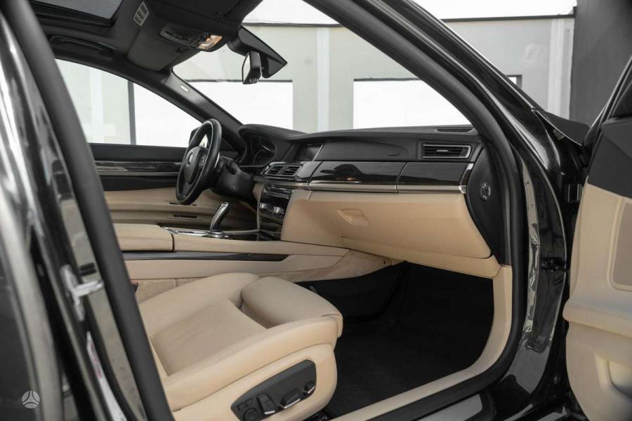 Black BMW 730 2014 in Vilnius, with an engine capacity of 2.99 L and mileage of 218 thousand km for 11250 €, photo 27 on AUTOMOTO.COM.LV