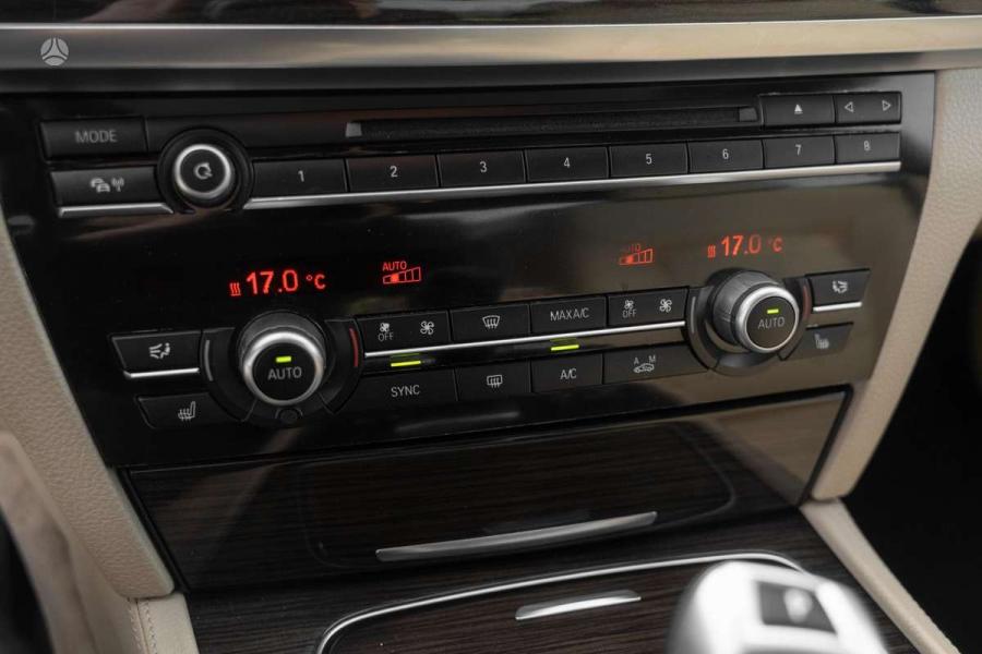 Black BMW 730 2014 in Vilnius, with an engine capacity of 2.99 L and mileage of 218 thousand km for 11250 €, photo 28 on AUTOMOTO.COM.LV
