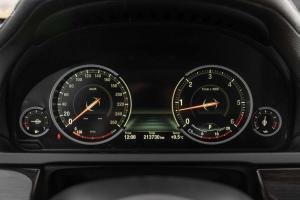 Black BMW 730 2014 in Vilnius, with an engine capacity of 2.99 L and mileage of 218 thousand km for 11250 €, photo 30 on AUTOMOTO.COM.LV