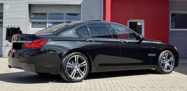Black BMW 730 2015 in Klaipeda, with an engine capacity of 3.00 L and mileage of 212 thousand km for 16800 €, photo 11 on AUTOMOTO.COM.LV