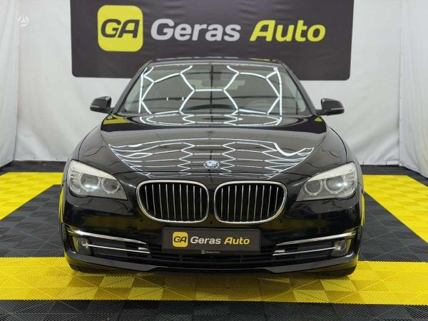 Black BMW 730 2015 in Vilnius, with an engine capacity of 2.99 L and mileage of 240 thousand km for 13990 €, photo 2 on AUTOMOTO.COM.LV