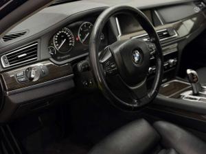 Black BMW 730 2015 in Vilnius, with an engine capacity of 2.99 L and mileage of 240 thousand km for 13990 €, photo 8 on AUTOMOTO.COM.LV
