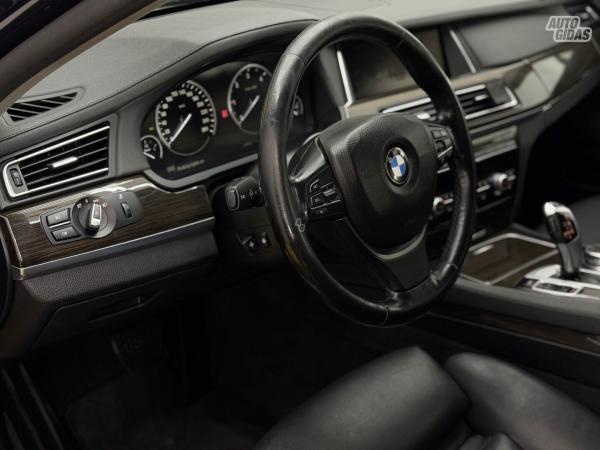 Melns BMW 730 2015 Avižieniai, ar dzinēja tilpumu 3.00 L un nobraukumu 240 tūkst. km par 13990 €, foto 8 vietnē AUTOMOTO.COM.LV