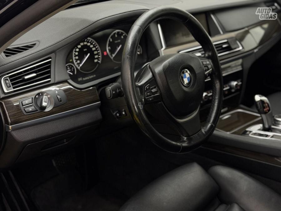 Melns BMW 730 2015 Avižieniai, ar dzinēja tilpumu 3.00 L un nobraukumu 240 tūkst. km par 13990 €, foto 8 vietnē AUTOMOTO.COM.LV