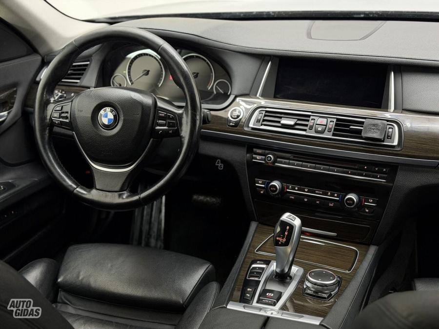 Melns BMW 730 2015 Avižieniai, ar dzinēja tilpumu 3.00 L un nobraukumu 240 tūkst. km par 13990 €, foto 16 vietnē AUTOMOTO.COM.LV