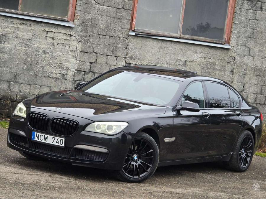 Black BMW 730 2015 in Radviliskis, with an engine capacity of 3.00 L and mileage of 293 thousand km for 11700 €, photo 3 on AUTOMOTO.COM.LV