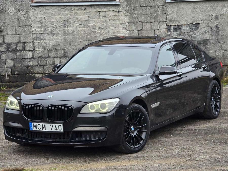 Black BMW 730 2015 in Radviliskis, with an engine capacity of 3.00 L and mileage of 293 thousand km for 11700 €, photo 5 on AUTOMOTO.COM.LV
