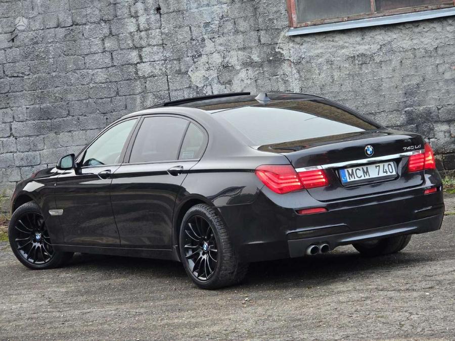 Black BMW 730 2015 in Radviliskis, with an engine capacity of 3.00 L and mileage of 293 thousand km for 11700 €, photo 7 on AUTOMOTO.COM.LV