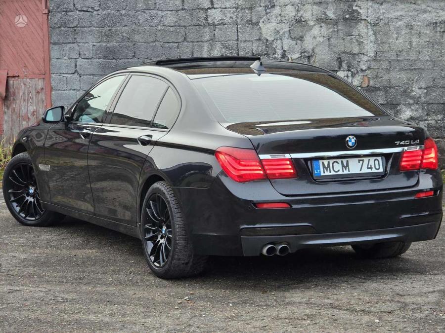 Black BMW 730 2015 in Radviliskis, with an engine capacity of 3.00 L and mileage of 293 thousand km for 11700 €, photo 8 on AUTOMOTO.COM.LV