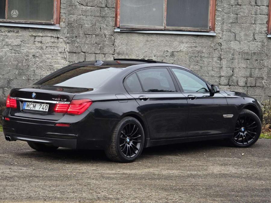 Black BMW 730 2015 in Radviliskis, with an engine capacity of 3.00 L and mileage of 293 thousand km for 11700 €, photo 10 on AUTOMOTO.COM.LV