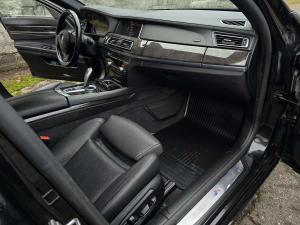 Black BMW 730 2015 in Radviliskis, with an engine capacity of 3.00 L and mileage of 293 thousand km for 11700 €, photo 13 on AUTOMOTO.COM.LV