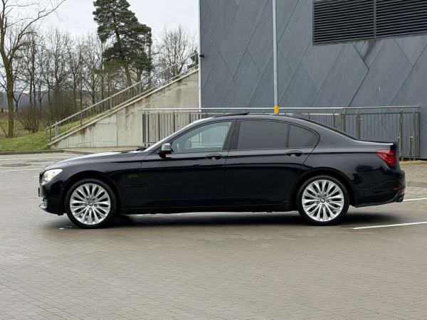 Melns BMW 730 2015 Jonava, ar dzinēja tilpumu 2.99 L un nobraukumu 277 tūkst. km par 13750 €, foto 4 vietnē AUTOMOTO.COM.LV