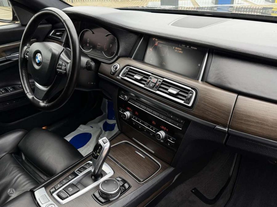 Melns BMW 730 2015 Jonava, ar dzinēja tilpumu 2.99 L un nobraukumu 277 tūkst. km par 13750 €, foto 19 vietnē AUTOMOTO.COM.LV