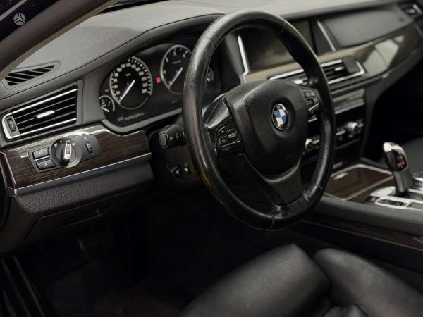 Black BMW 730 2015 in Vilnius, with an engine capacity of 2.99 L and mileage of 240 thousand km for 13950 €, photo 9 on AUTOMOTO.COM.LV