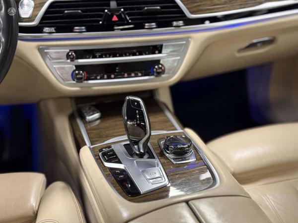 Black BMW 730 2016 in Klaipeda, with an engine capacity of 2.99 L and mileage of 338 thousand km for 22000 €, photo 11 on AUTOMOTO.COM.LV