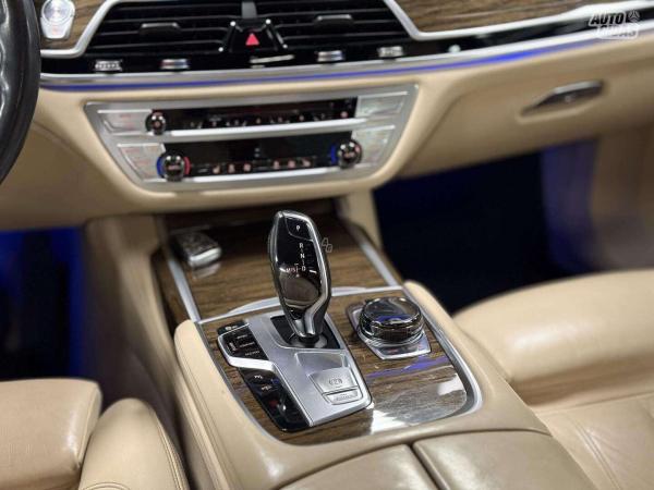 Black BMW 730 2016 in Klaipeda, with an engine capacity of 3.00 L and mileage of 338 thousand km for 20950 €, photo 10 on AUTOMOTO.COM.LV
