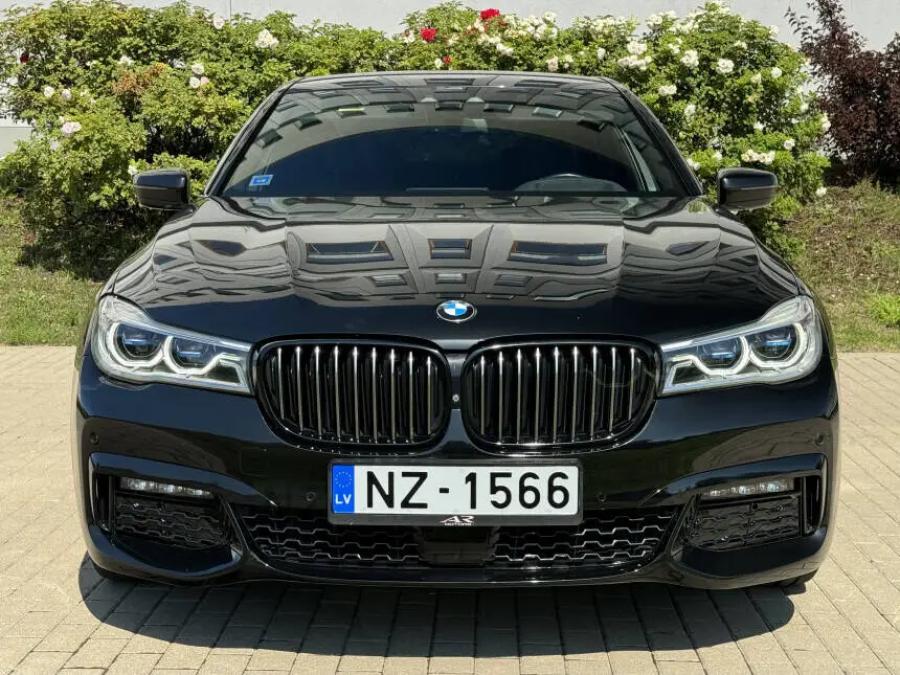Black BMW 730 2016 in Riga, with an engine capacity of 3.00 L and mileage of 188 thousand km for 31490 €, photo 4 on AUTOMOTO.COM.LV