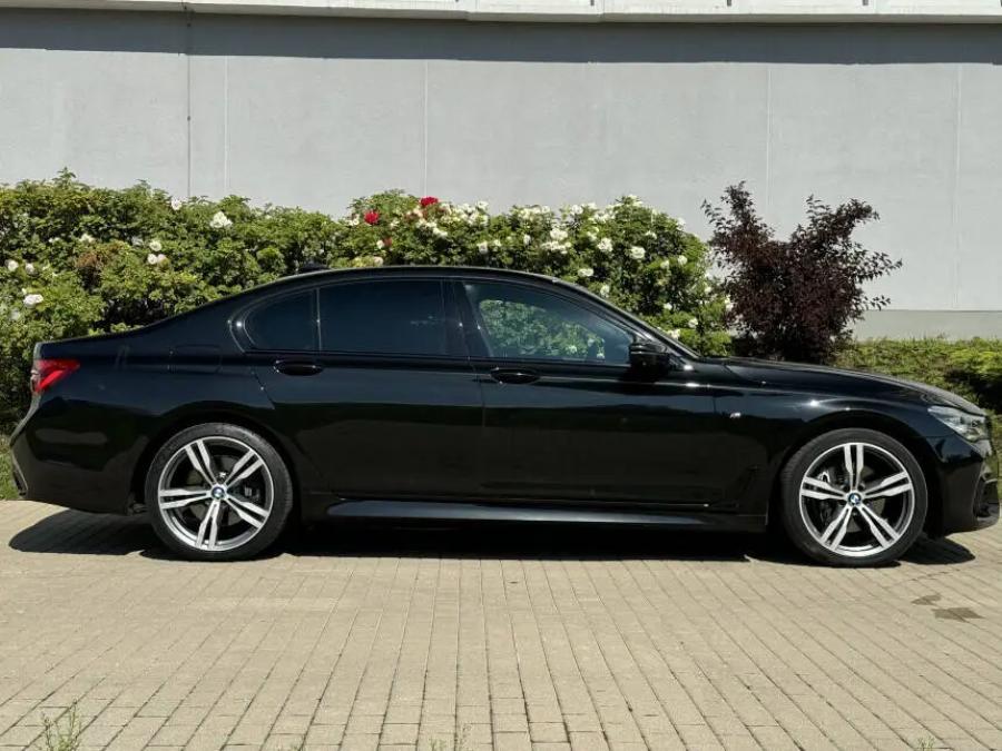 Black BMW 730 2016 in Riga, with an engine capacity of 3.00 L and mileage of 188 thousand km for 31490 €, photo 6 on AUTOMOTO.COM.LV
