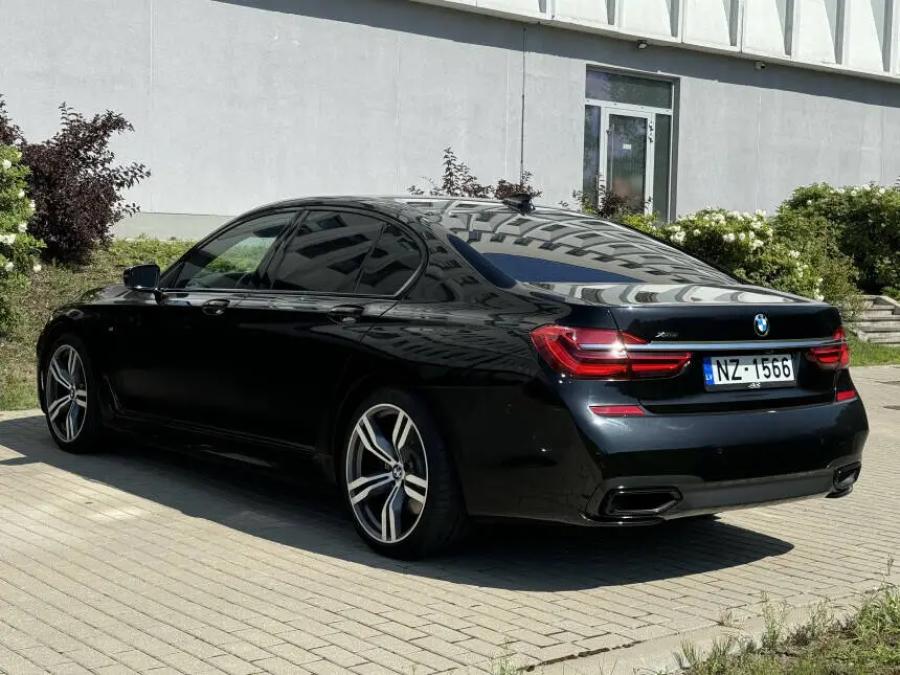 Black BMW 730 2016 in Riga, with an engine capacity of 3.00 L and mileage of 188 thousand km for 31490 €, photo 7 on AUTOMOTO.COM.LV
