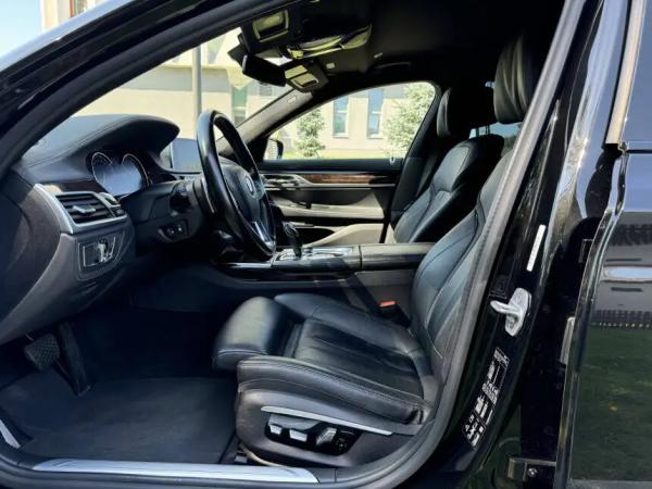 Melns BMW 730 2016 Rīga, ar dzinēja tilpumu 3.00 L un nobraukumu 188 tūkst. km par 31490 €, foto 10 vietnē AUTOMOTO.COM.LV