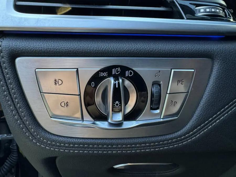 Black BMW 730 2016 in Riga, with an engine capacity of 3.00 L and mileage of 188 thousand km for 31490 €, photo 14 on AUTOMOTO.COM.LV