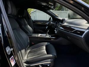 Black BMW 730 2016 in Riga, with an engine capacity of 3.00 L and mileage of 188 thousand km for 31490 €, photo 16 on AUTOMOTO.COM.LV