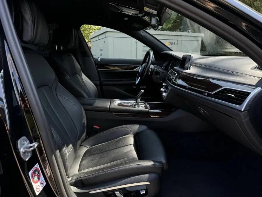 Black BMW 730 2016 in Riga, with an engine capacity of 3.00 L and mileage of 188 thousand km for 31490 €, photo 16 on AUTOMOTO.COM.LV