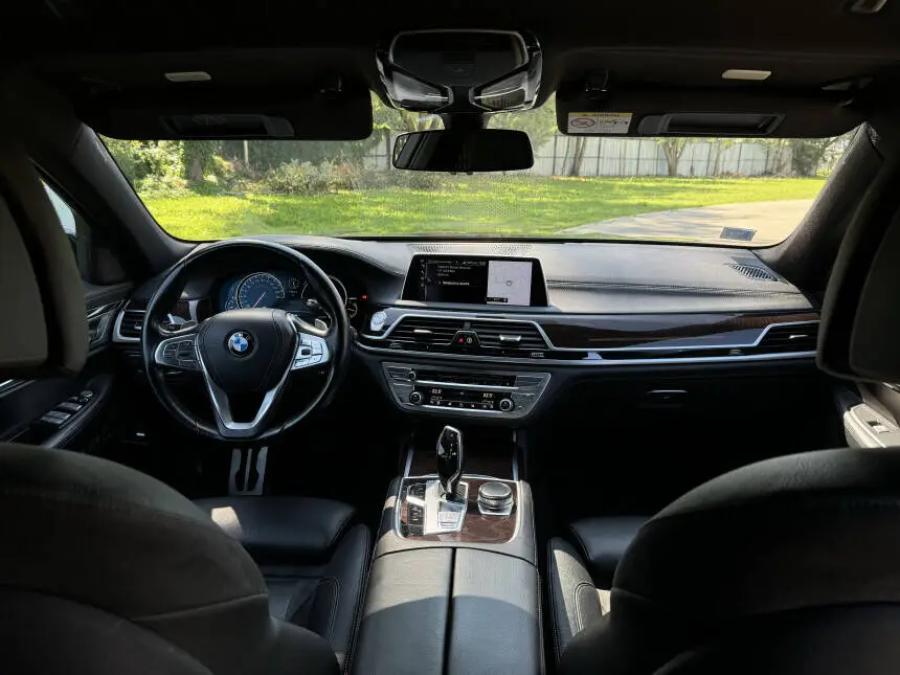 Black BMW 730 2016 in Riga, with an engine capacity of 3.00 L and mileage of 188 thousand km for 31490 €, photo 17 on AUTOMOTO.COM.LV