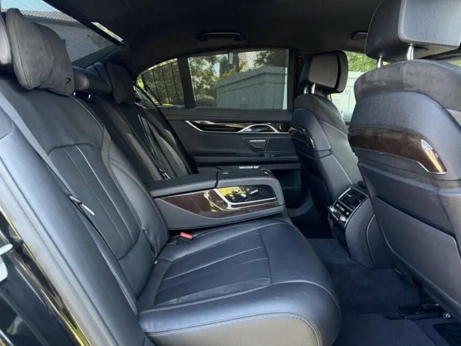 Black BMW 730 2016 in Riga, with an engine capacity of 3.00 L and mileage of 188 thousand km for 31490 €, photo 18 on AUTOMOTO.COM.LV