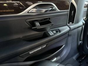 Black BMW 730 2016 in Riga, with an engine capacity of 3.00 L and mileage of 188 thousand km for 31490 €, photo 22 on AUTOMOTO.COM.LV