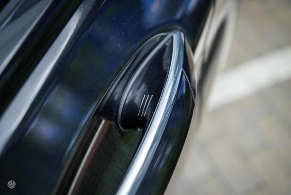 Black BMW 730 2016 in Kaunas, with an engine capacity of 2.99 L and mileage of 287 thousand km for 22950 €, photo 8 on AUTOMOTO.COM.LV