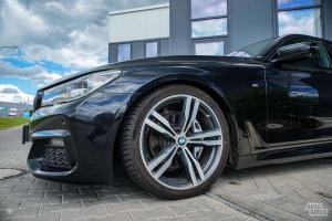 Black BMW 730 2016 in Kaunas, with an engine capacity of 3.00 L and mileage of 287 thousand km for 20950 €, photo 7 on AUTOMOTO.COM.LV