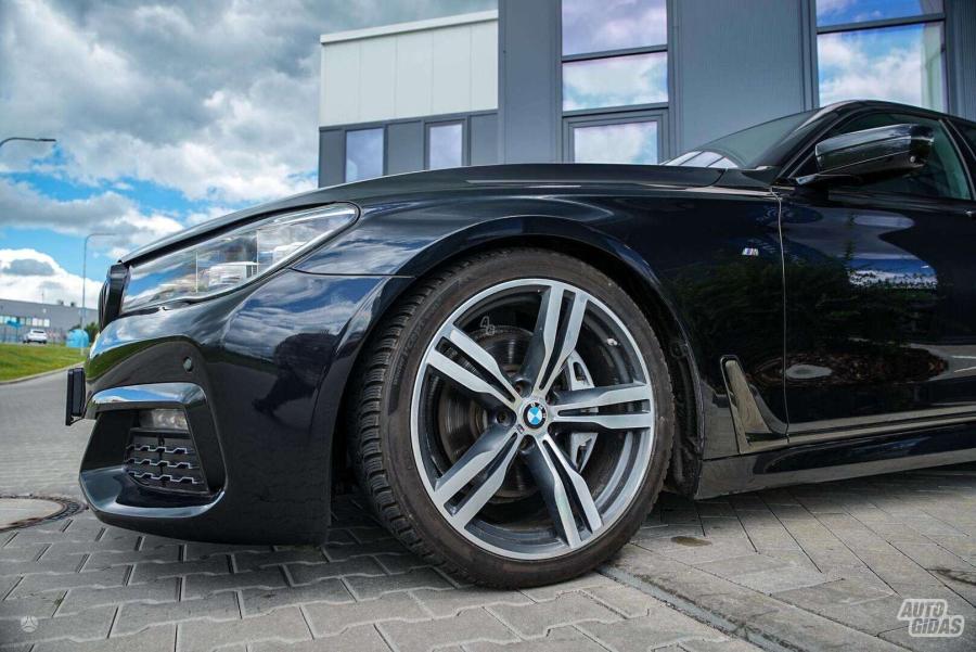 Black BMW 730 2016 in Kaunas, with an engine capacity of 3.00 L and mileage of 287 thousand km for 20950 €, photo 7 on AUTOMOTO.COM.LV