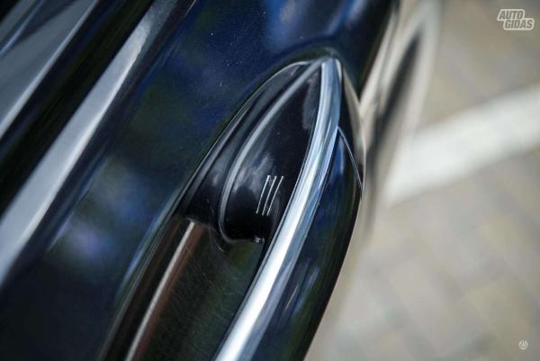 Black BMW 730 2016 in Kaunas, with an engine capacity of 3.00 L and mileage of 287 thousand km for 20950 €, photo 8 on AUTOMOTO.COM.LV