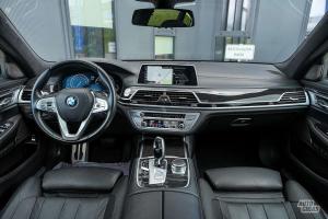 Black BMW 730 2016 in Kaunas, with an engine capacity of 3.00 L and mileage of 287 thousand km for 20950 €, photo 18 on AUTOMOTO.COM.LV