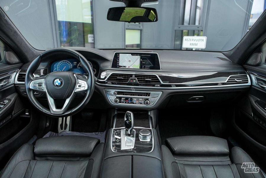 Black BMW 730 2016 in Kaunas, with an engine capacity of 3.00 L and mileage of 287 thousand km for 20950 €, photo 18 on AUTOMOTO.COM.LV