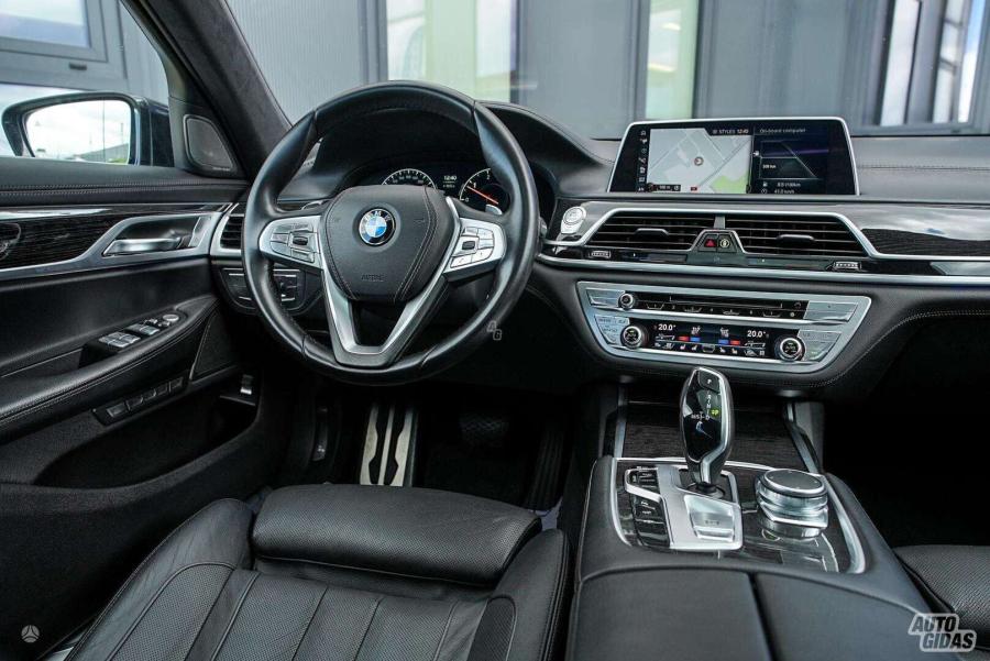 Black BMW 730 2016 in Kaunas, with an engine capacity of 3.00 L and mileage of 287 thousand km for 20950 €, photo 19 on AUTOMOTO.COM.LV